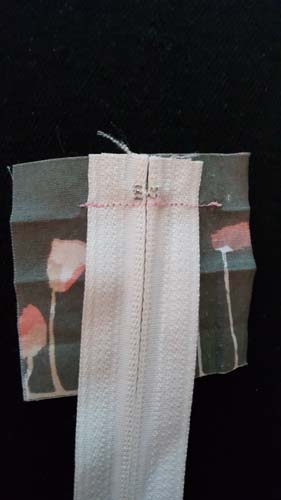 Pretty Zip Pouch Tutorial – The Yorkshire Sewist